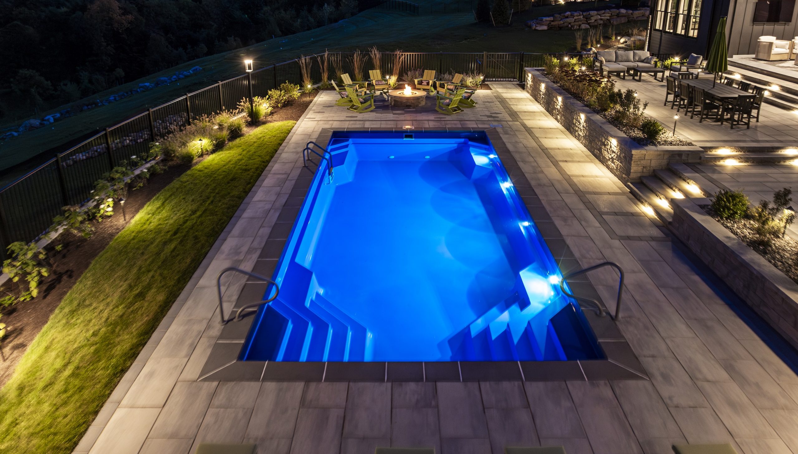 Which is Cheaper, Fiberglass or Concrete Pools? | Barrier Reef Pools